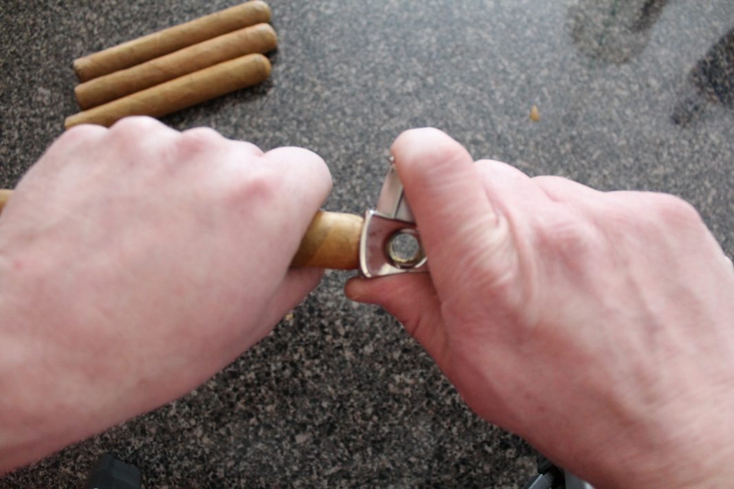 Using a “V” style cigar cutter - Mike's Cigars Blog